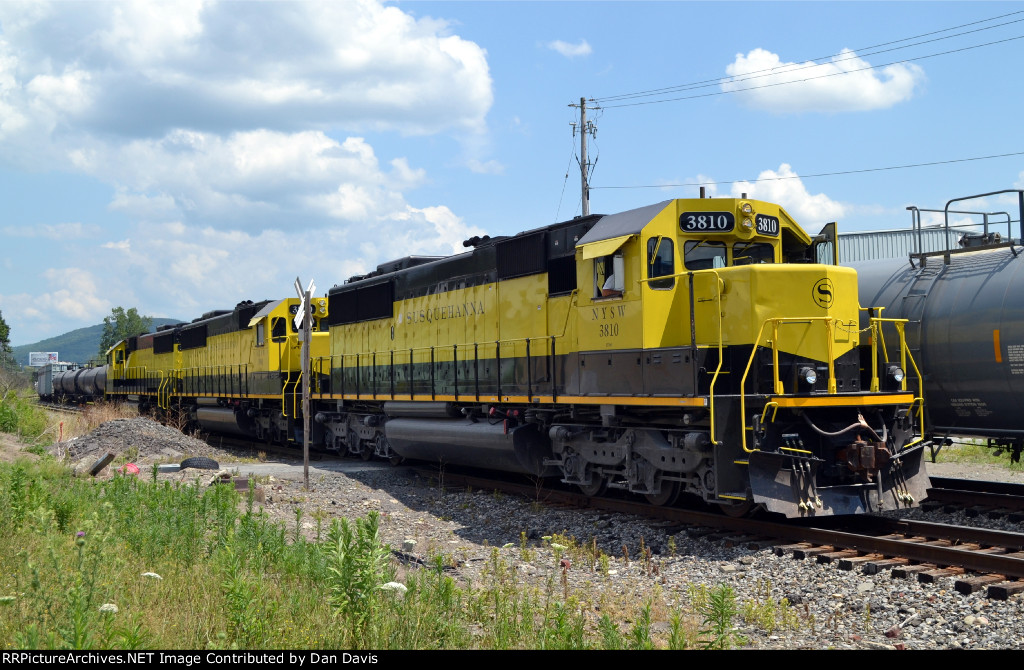 NYSW SD60 3810 brings the SD60 trio east on CL-1